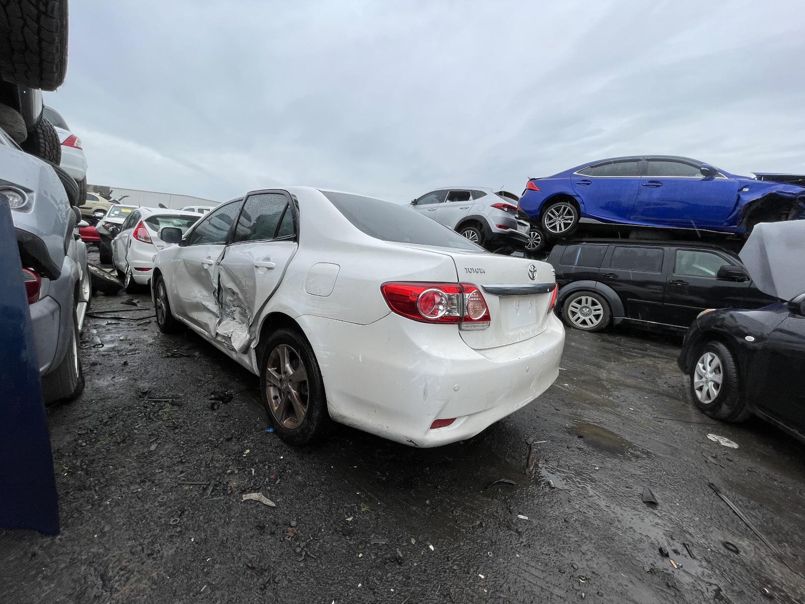 Rear Garnish Corolla Toyota 2011