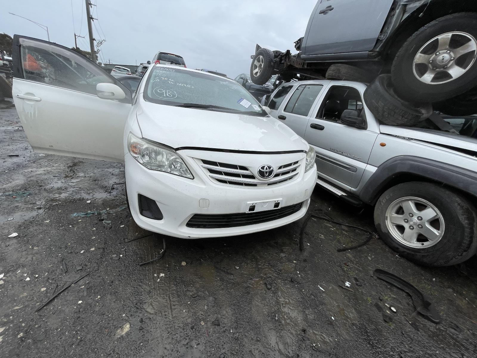 Rear Garnish Corolla Toyota 2011