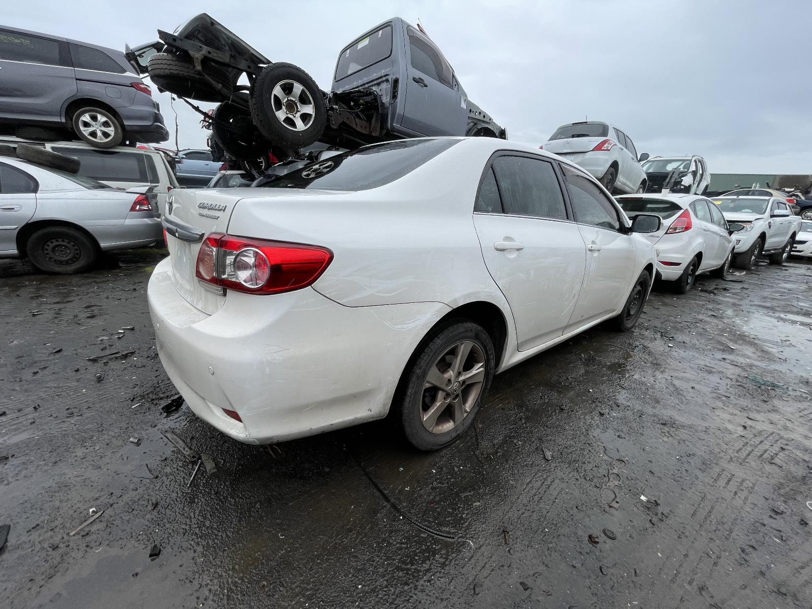 Rear Garnish Corolla Toyota 2011