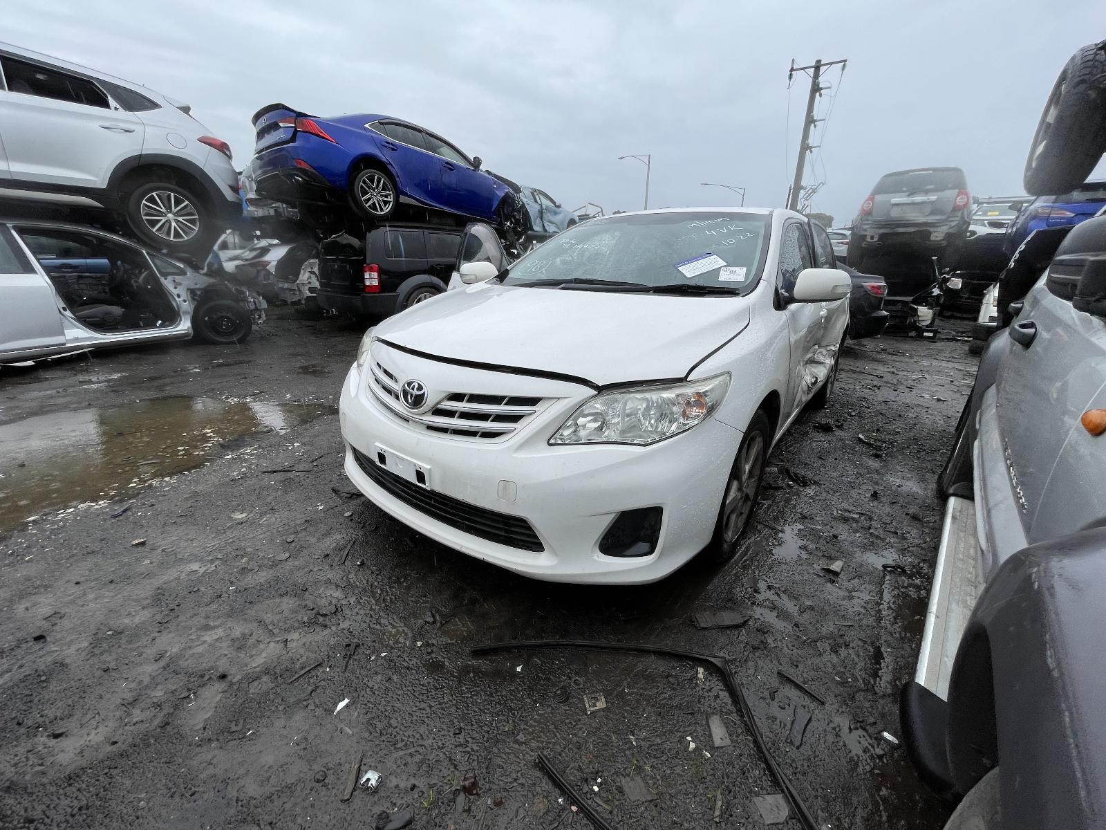 Rear Garnish Corolla Toyota 2011