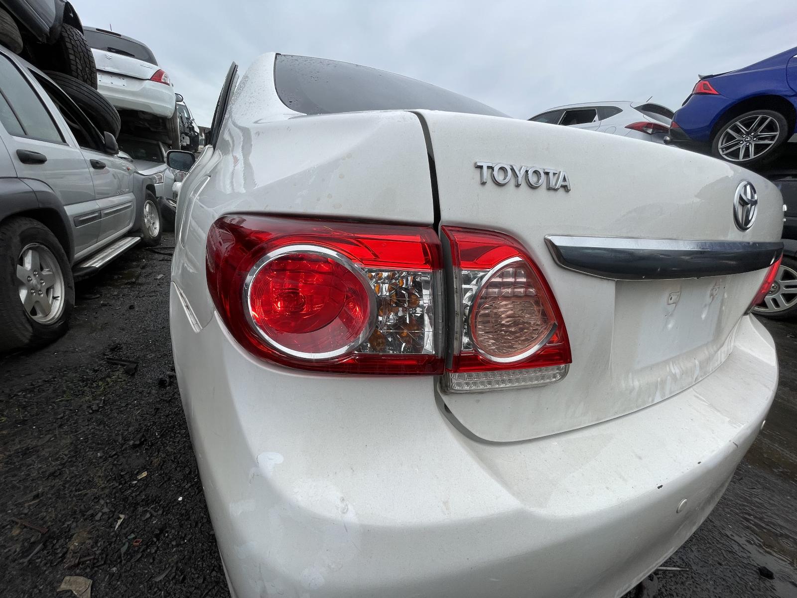 Rear Garnish Corolla Toyota 2011